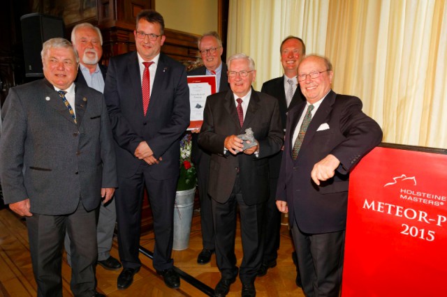 Hans-Helmut Sievers freut sich über Meteor Preis - Equestrian Worldwide ...