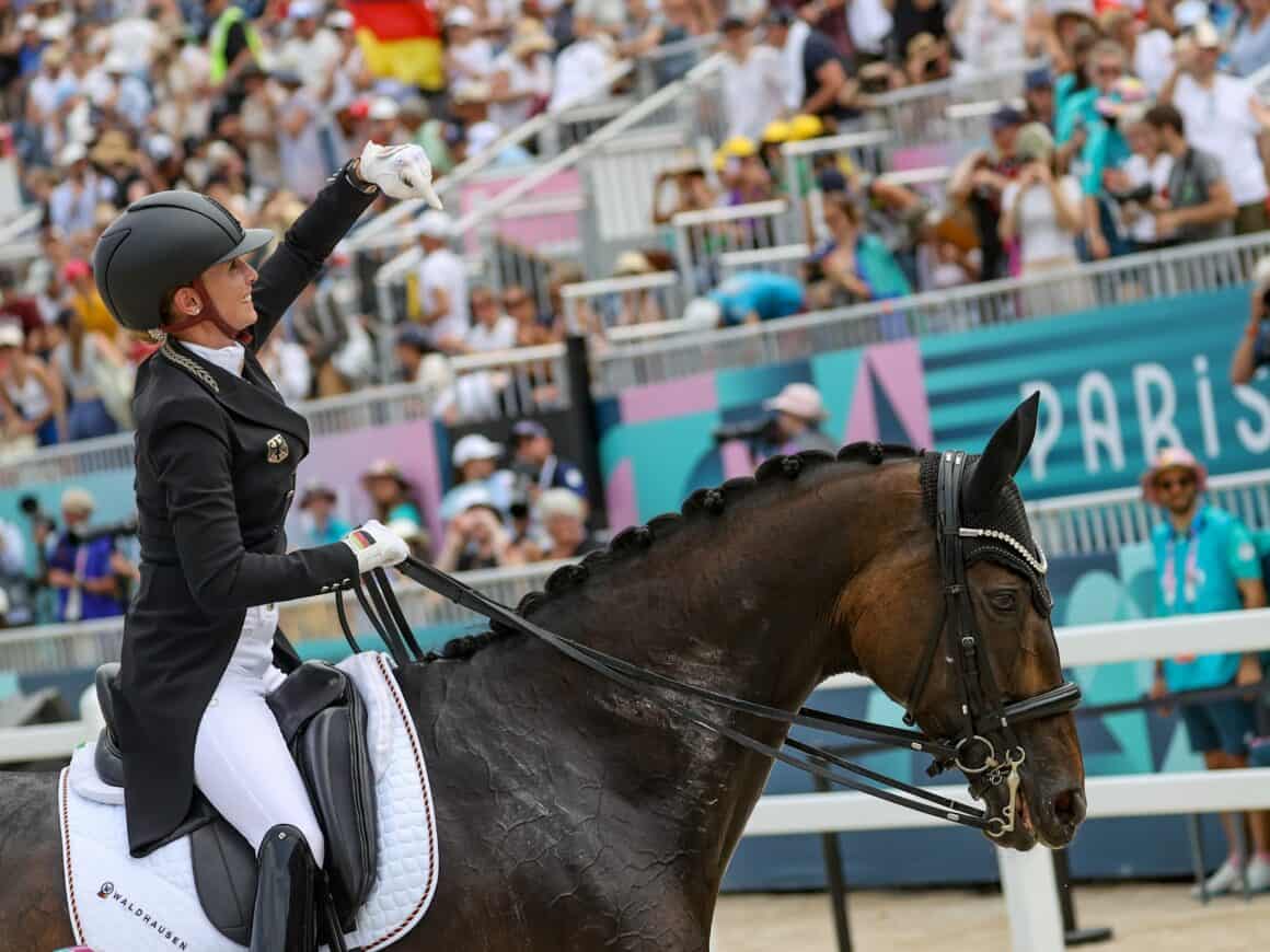 Ungarn: Lena Binder gewinnt U25-Grand-Prix - Equestrian Worldwide ...