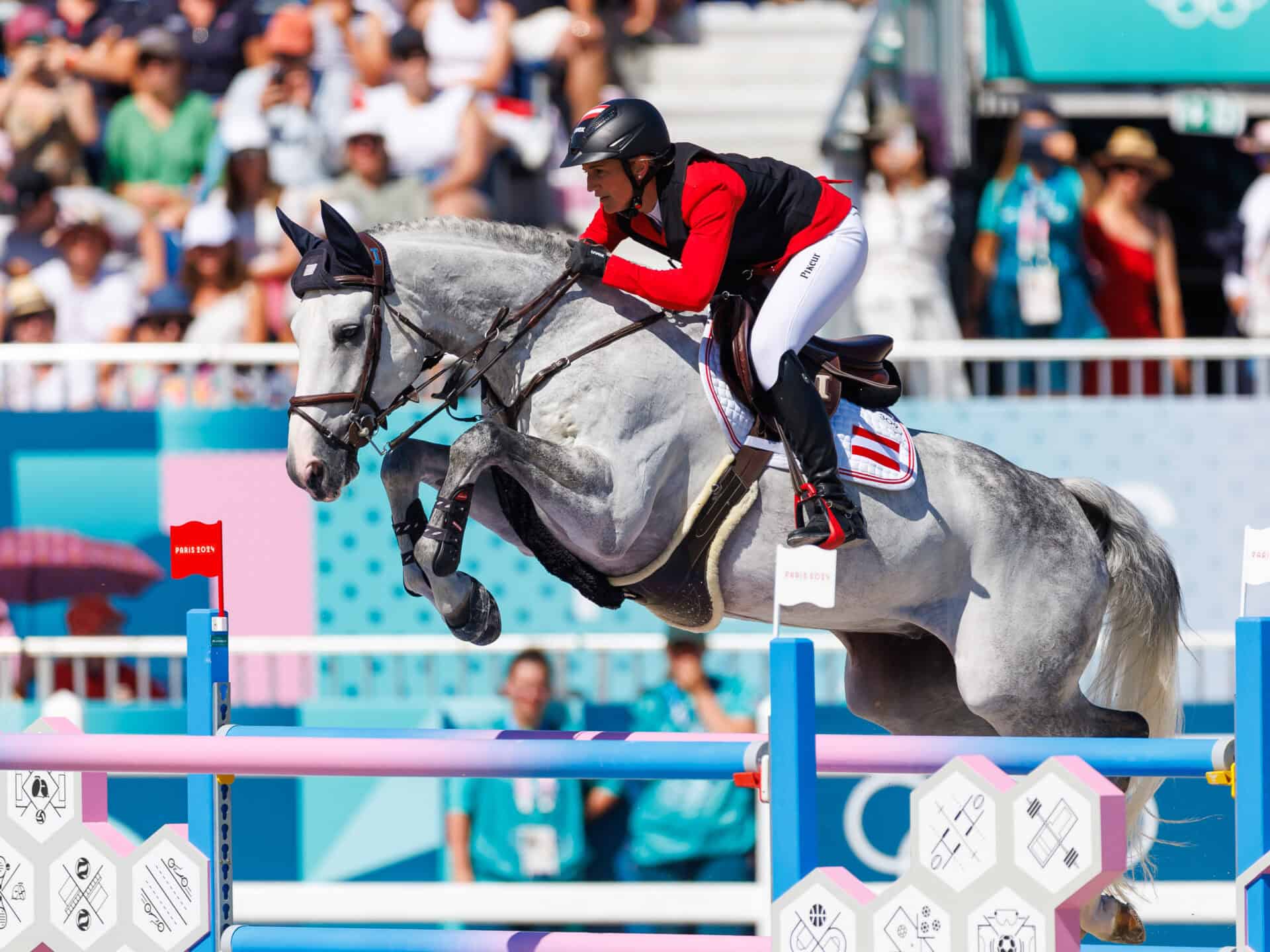 Ungarn: Lena Binder gewinnt U25-Grand-Prix - Equestrian Worldwide ...